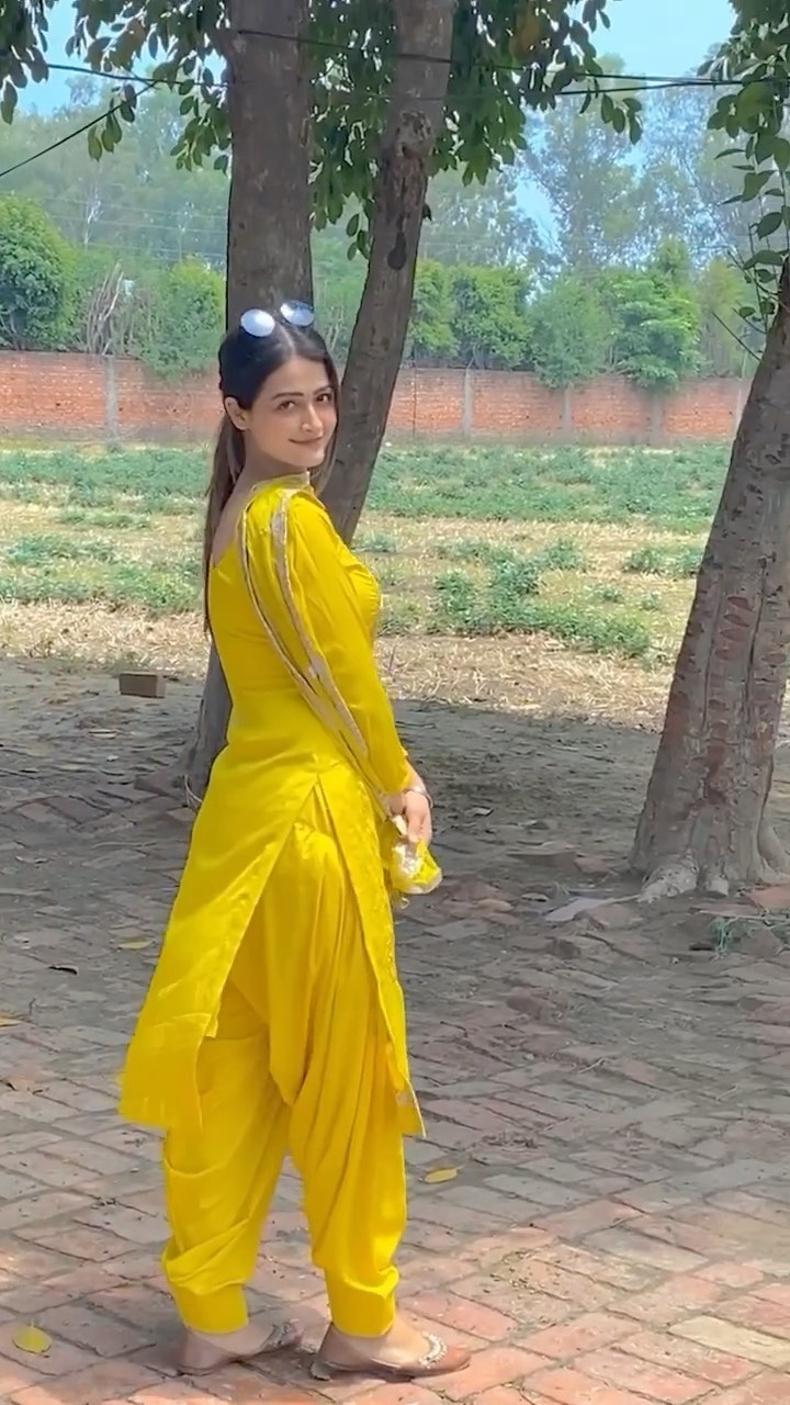 Manhar Athwal Biography, Boyfriend, Wiki, HD Photos, Net Worth ...