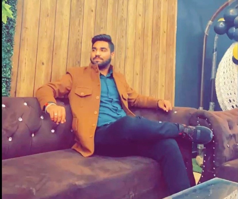 anshu bisht home house address location